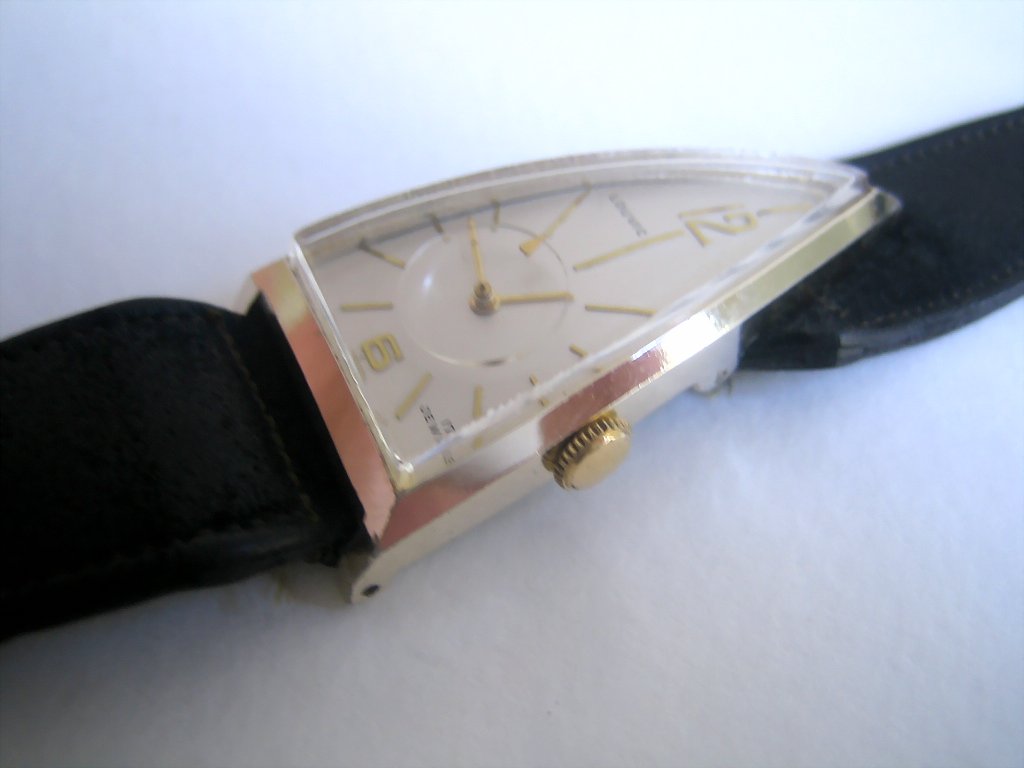 Louvic Triangular Mystery, Manual, 48x22mm – Vintage Watch Restoration